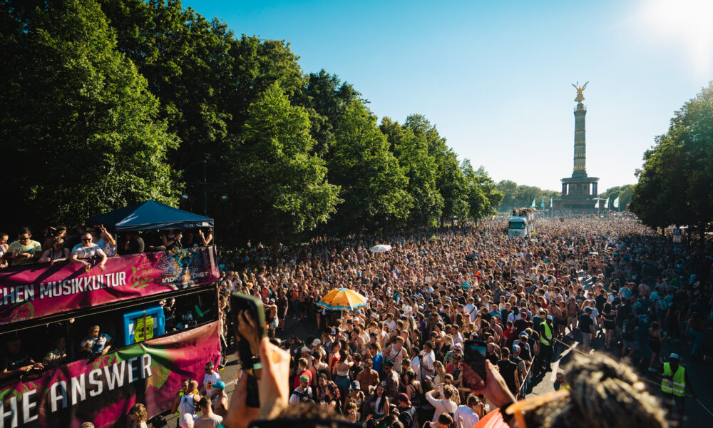 Hundreds of Thousands of Peaceful Ravers Expected in Berlin for Rave ...
